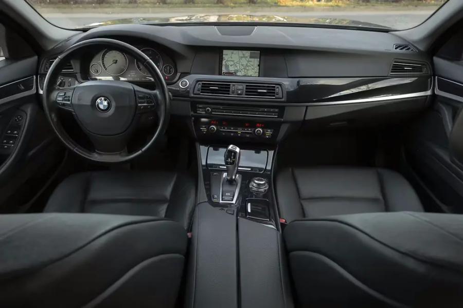 Pelēks BMW 530 2011 Jelgava, ar dzinēja tilpumu 3.00 L un nobraukumu 314 tūkst. km par 9200 €, foto 9 vietnē AUTOMOTO.COM.LV