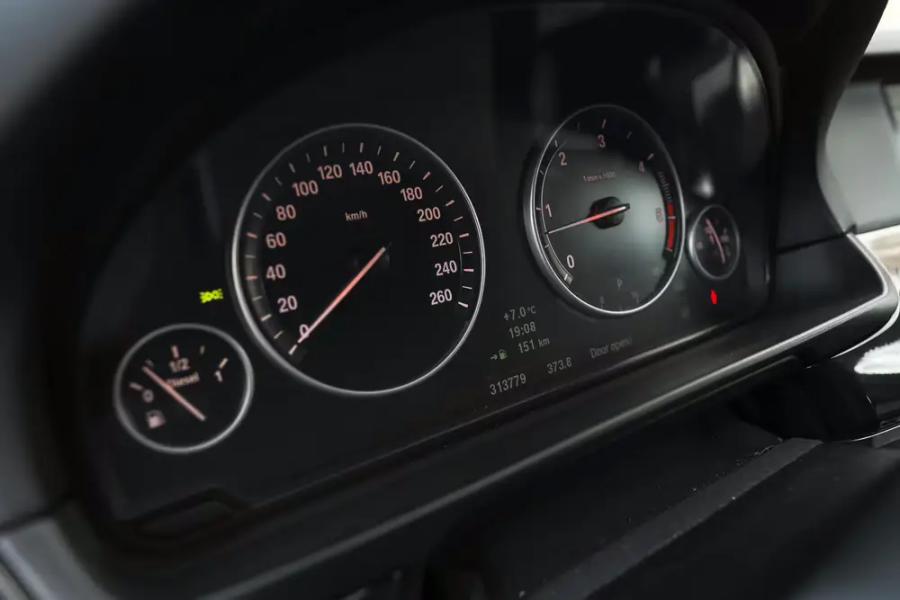 Pelēks BMW 530 2011 Jelgava, ar dzinēja tilpumu 3.00 L un nobraukumu 314 tūkst. km par 9200 €, foto 12 vietnē AUTOMOTO.COM.LV
