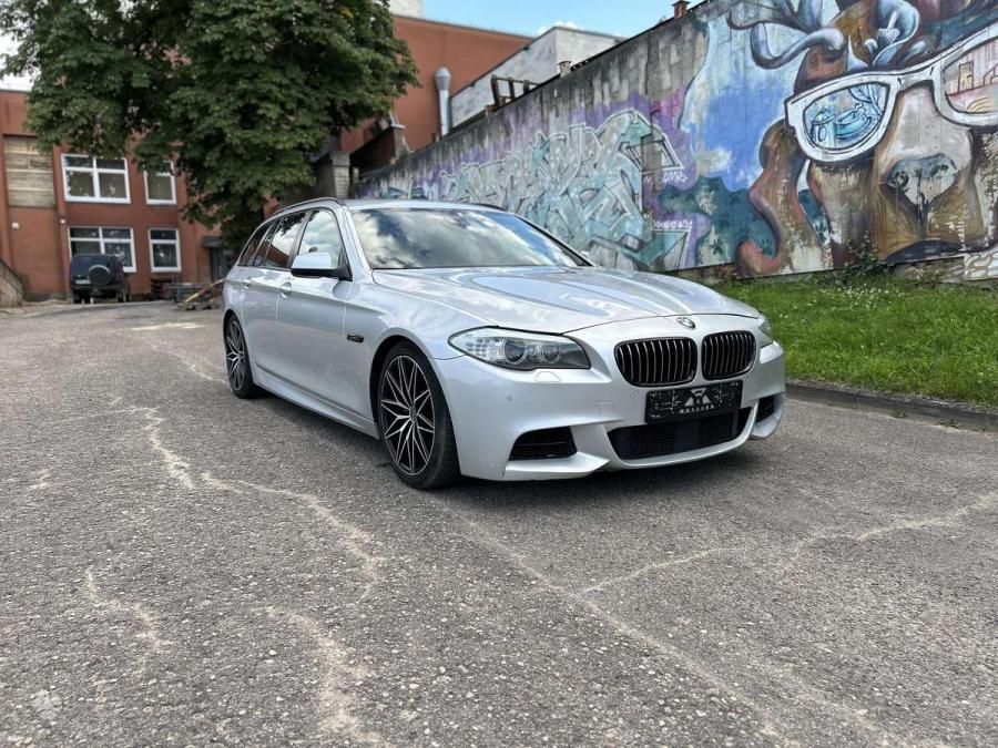 Grey BMW 530 2011 in Panevezys, with an engine capacity of 3.00 L and mileage of 329 thousand km for 8750 €, photo 4 on AUTOMOTO.COM.LV