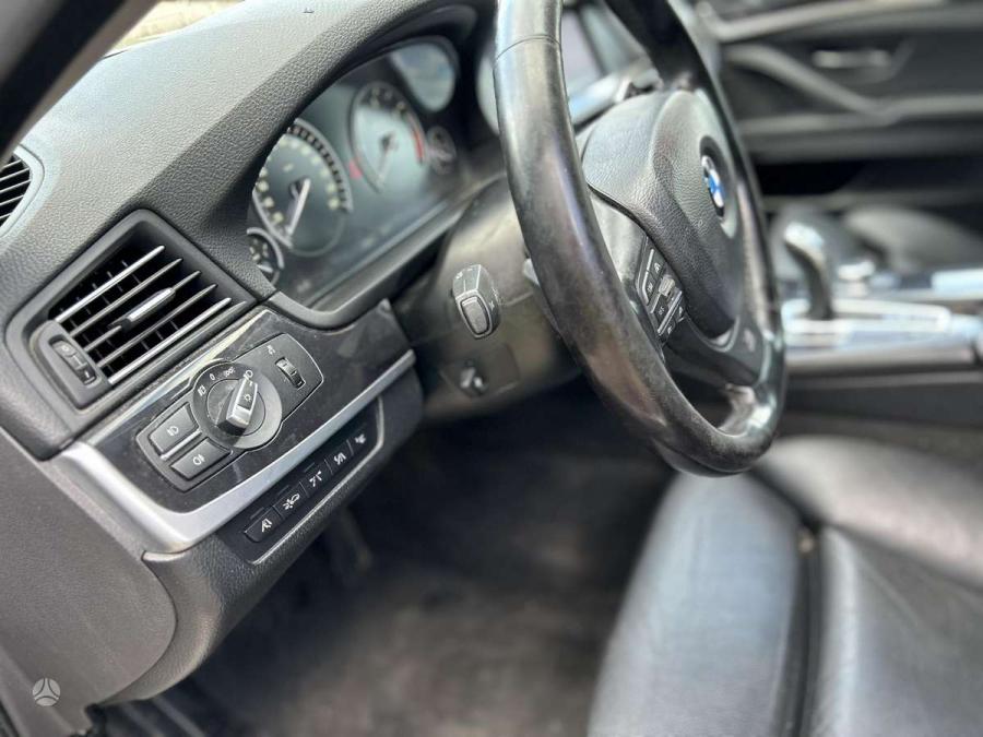 Grey BMW 530 2011 in Panevezys, with an engine capacity of 3.00 L and mileage of 329 thousand km for 8750 €, photo 11 on AUTOMOTO.COM.LV