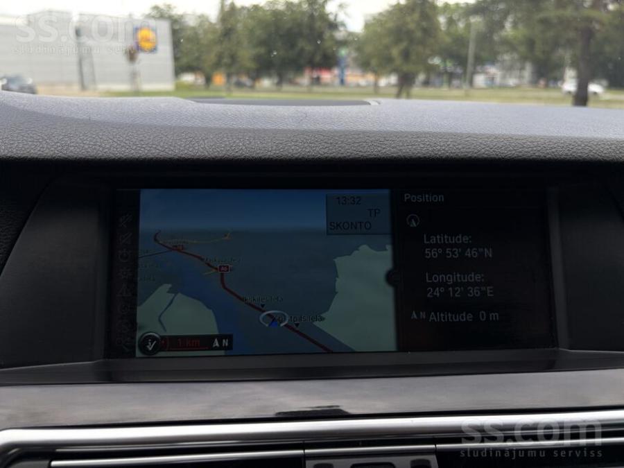 Grey BMW 530 2011 in Riga, with an engine capacity of 3.00 L and mileage of 360 thousand km for 9490 €, photo 14 on AUTOMOTO.COM.LV