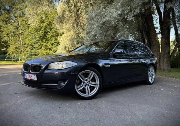 Pelēks BMW 530 2011 Jūrmala, ar dzinēja tilpumu 3.00 L un nobraukumu 280 tūkst. km par 9399 €, foto 1 vietnē AUTOMOTO.COM.LV