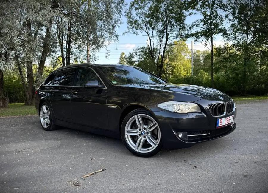 Grey BMW 530 2011 in Jurmala, with an engine capacity of 3.00 L and mileage of 280 thousand km for 9399 €, photo 4 on AUTOMOTO.COM.LV