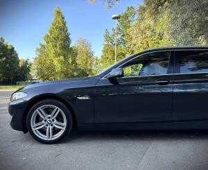 Grey BMW 530 2011 in Jurmala, with an engine capacity of 3.00 L and mileage of 280 thousand km for 9399 €, photo 11 on AUTOMOTO.COM.LV