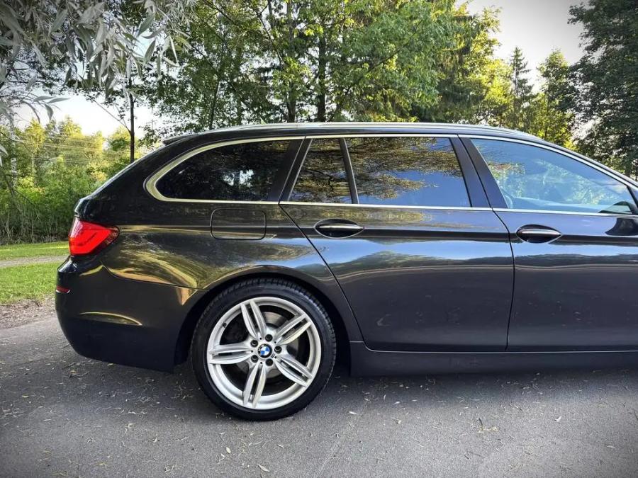 Grey BMW 530 2011 in Jurmala, with an engine capacity of 3.00 L and mileage of 280 thousand km for 9399 €, photo 14 on AUTOMOTO.COM.LV