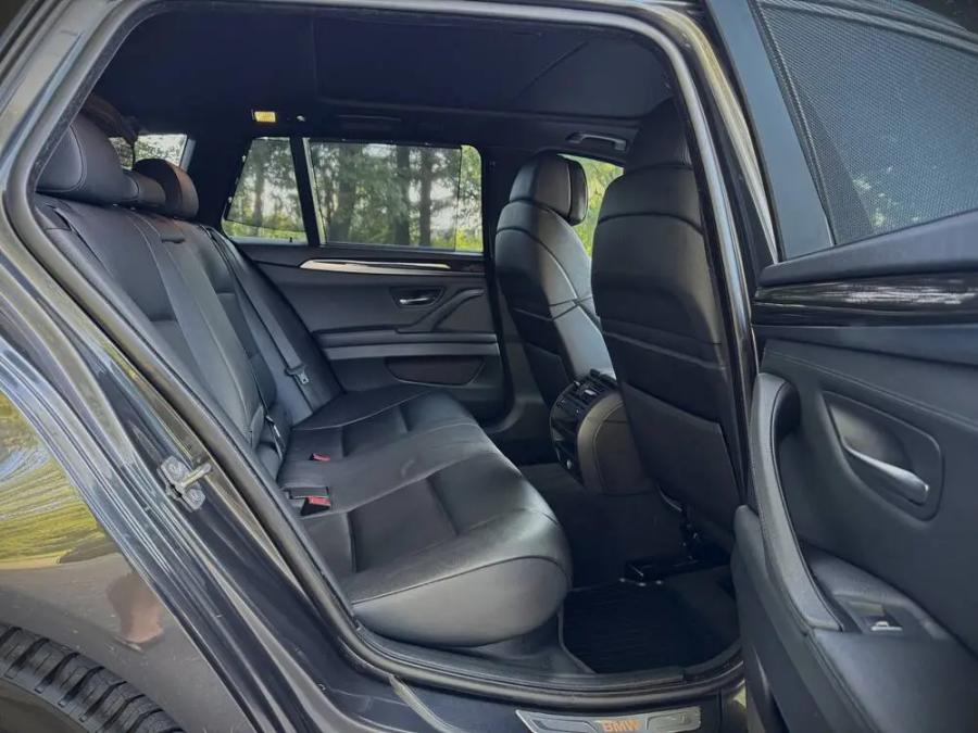 Grey BMW 530 2011 in Jurmala, with an engine capacity of 3.00 L and mileage of 280 thousand km for 9399 €, photo 18 on AUTOMOTO.COM.LV