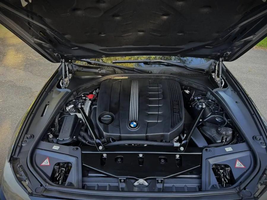 Grey BMW 530 2011 in Jurmala, with an engine capacity of 3.00 L and mileage of 280 thousand km for 9399 €, photo 28 on AUTOMOTO.COM.LV