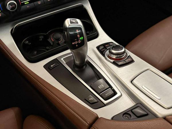 Grey BMW 530 2011 in Marijampole, with an engine capacity of 2.99 L and mileage of 287 thousand km for 8650 €, photo 4 on AUTOMOTO.COM.LV