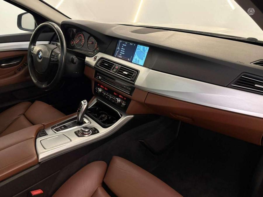 Grey BMW 530 2011 in Marijampole, with an engine capacity of 2.99 L and mileage of 287 thousand km for 8650 €, photo 12 on AUTOMOTO.COM.LV