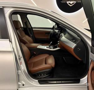 Grey BMW 530 2011 in Marijampole, with an engine capacity of 2.99 L and mileage of 287 thousand km for 8650 €, photo 13 on AUTOMOTO.COM.LV