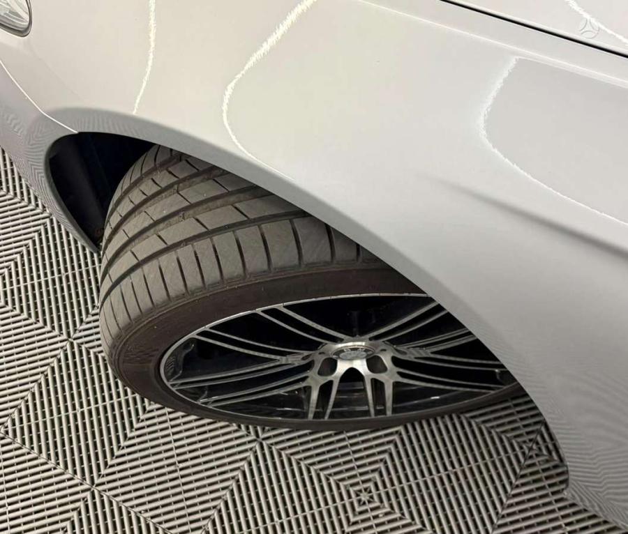 Grey BMW 530 2011 in Marijampole, with an engine capacity of 2.99 L and mileage of 287 thousand km for 8650 €, photo 23 on AUTOMOTO.COM.LV