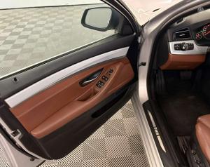 Grey BMW 530 2011 in Marijampole, with an engine capacity of 2.99 L and mileage of 287 thousand km for 8650 €, photo 25 on AUTOMOTO.COM.LV