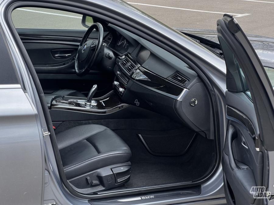 Pelēks BMW 530 2011 Viļņa, ar dzinēja tilpumu 3.00 L un nobraukumu 280 tūkst. km par 7600 €, foto 16 vietnē AUTOMOTO.COM.LV