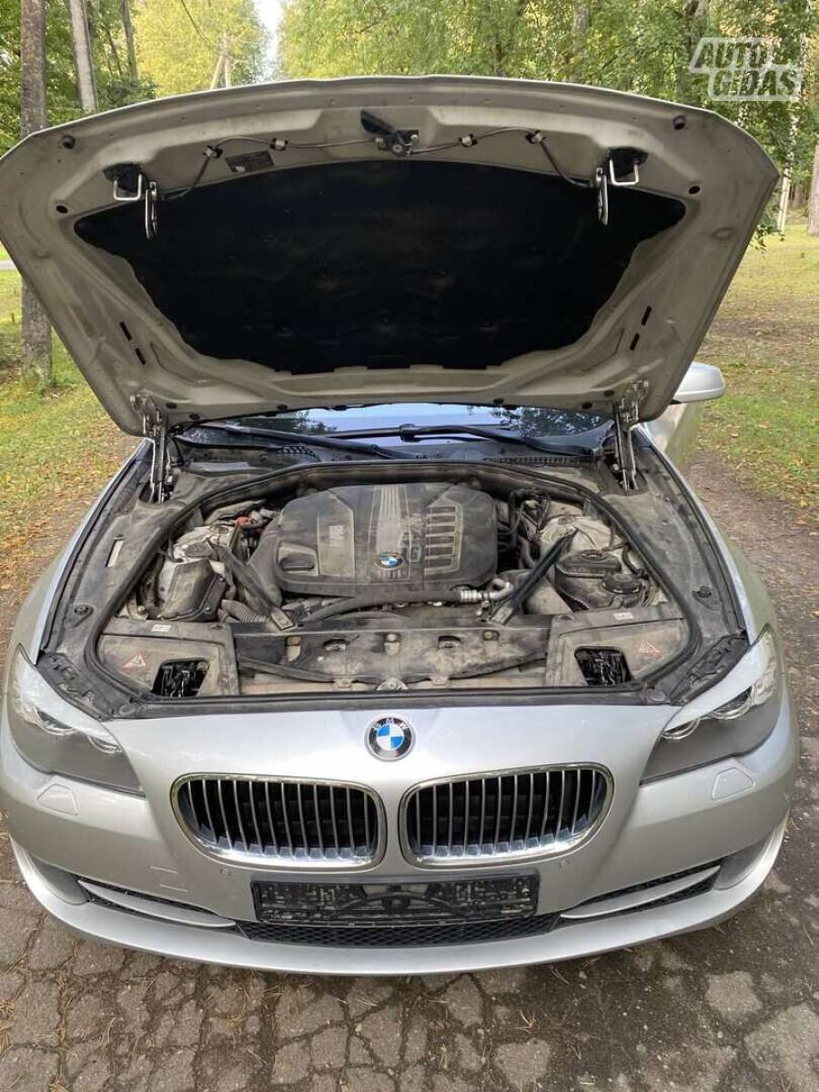 Grey BMW 530 2012 in Panevezys, with an engine capacity of 3.00 L and mileage of 260 thousand km for 6999 €, photo 12 on AUTOMOTO.COM.LV