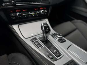 Grey BMW 530 2012 in Vilnius, with an engine capacity of 2.99 L and mileage of 250 thousand km for 9400 €, photo 8 on AUTOMOTO.COM.LV