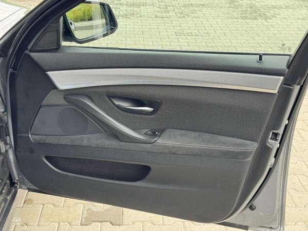 Pelēks BMW 530 2012 Viļņa, ar dzinēja tilpumu 2.99 L un nobraukumu 250 tūkst. km par 9400 €, foto 8 vietnē AUTOMOTO.COM.LV