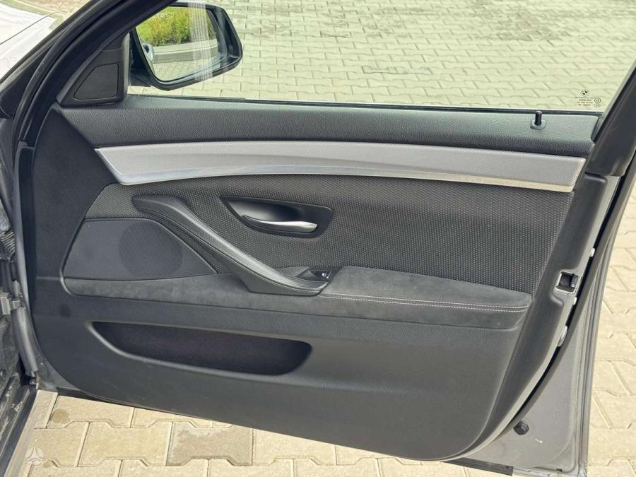 Grey BMW 530 2012 in Vilnius, with an engine capacity of 2.99 L and mileage of 250 thousand km for 9400 €, photo 9 on AUTOMOTO.COM.LV