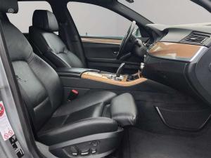Grey BMW 530 2012 in Vilnius, with an engine capacity of 3.00 L and mileage of 288 thousand km for 3999 €, photo 9 on AUTOMOTO.COM.LV