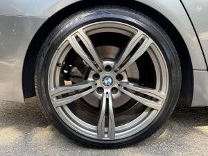 Grey BMW 530 2012 in Taurage, with an engine capacity of 2.99 L and mileage of 291 thousand km for 9800 €, photo 10 on AUTOMOTO.COM.LV