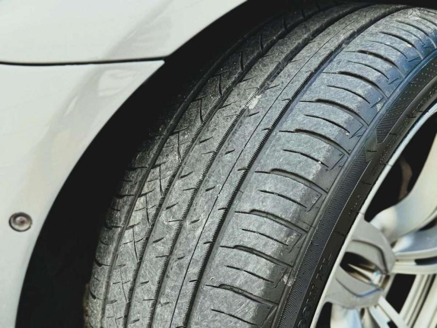 Grey BMW 530 2012 in Taurage, with an engine capacity of 2.99 L and mileage of 291 thousand km for 9800 €, photo 11 on AUTOMOTO.COM.LV