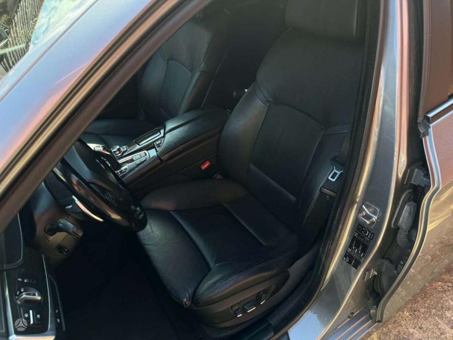 Grey BMW 530 2012 in Taurage, with an engine capacity of 2.99 L and mileage of 291 thousand km for 9800 €, photo 22 on AUTOMOTO.COM.LV