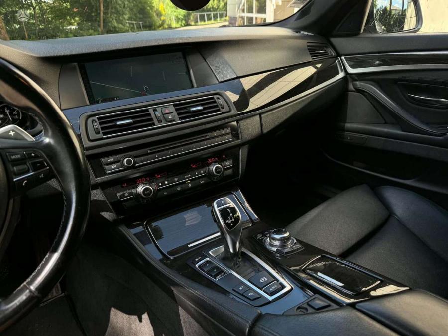 Grey BMW 530 2012 in Taurage, with an engine capacity of 2.99 L and mileage of 291 thousand km for 9800 €, photo 24 on AUTOMOTO.COM.LV