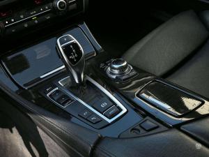 Grey BMW 530 2012 in Taurage, with an engine capacity of 2.99 L and mileage of 291 thousand km for 9800 €, photo 25 on AUTOMOTO.COM.LV