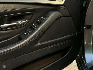 Grey BMW 530 2012 in Taurage, with an engine capacity of 2.99 L and mileage of 291 thousand km for 9800 €, photo 29 on AUTOMOTO.COM.LV