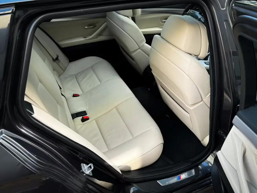 Grey BMW 530 2013 in Riga, with an engine capacity of 3.00 L and mileage of 295 thousand km for 9900 €, photo 11 on AUTOMOTO.COM.LV