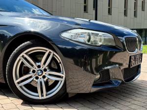 Grey BMW 530 2013 in Riga, with an engine capacity of 3.00 L and mileage of 295 thousand km for 9900 €, photo 12 on AUTOMOTO.COM.LV