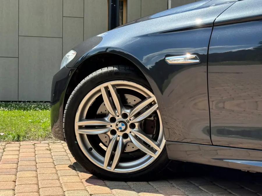 Grey BMW 530 2013 in Riga, with an engine capacity of 3.00 L and mileage of 295 thousand km for 9900 €, photo 14 on AUTOMOTO.COM.LV