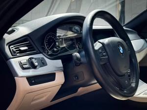 Grey BMW 530 2013 in Riga, with an engine capacity of 3.00 L and mileage of 295 thousand km for 9900 €, photo 17 on AUTOMOTO.COM.LV