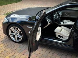 Grey BMW 530 2013 in Riga, with an engine capacity of 3.00 L and mileage of 295 thousand km for 9900 €, photo 18 on AUTOMOTO.COM.LV