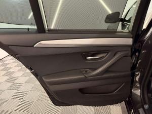 Pelēks BMW 530 2013 Marijampole, ar dzinēja tilpumu 2.99 L un nobraukumu 310 tūkst. km par 10950 €, foto 18 vietnē AUTOMOTO.COM.LV
