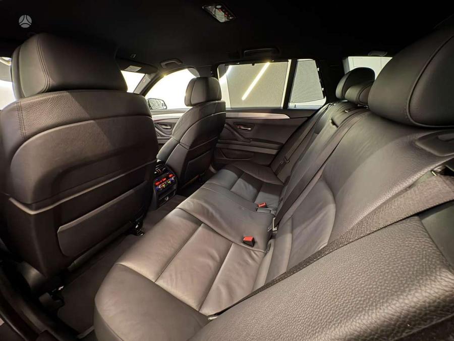 Pelēks BMW 530 2013 Marijampole, ar dzinēja tilpumu 2.99 L un nobraukumu 310 tūkst. km par 10950 €, foto 20 vietnē AUTOMOTO.COM.LV
