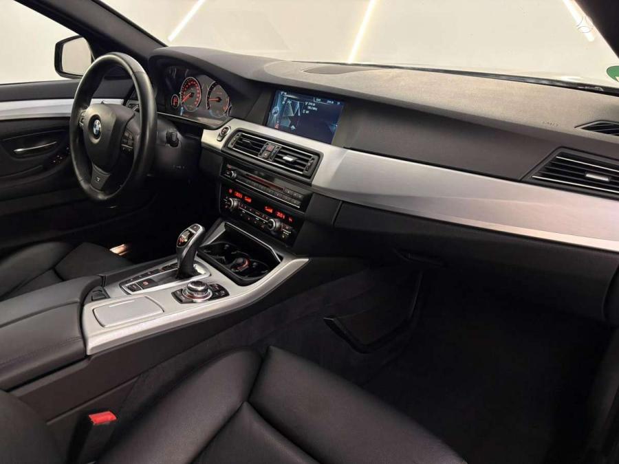 Pelēks BMW 530 2013 Marijampole, ar dzinēja tilpumu 2.99 L un nobraukumu 310 tūkst. km par 10950 €, foto 22 vietnē AUTOMOTO.COM.LV