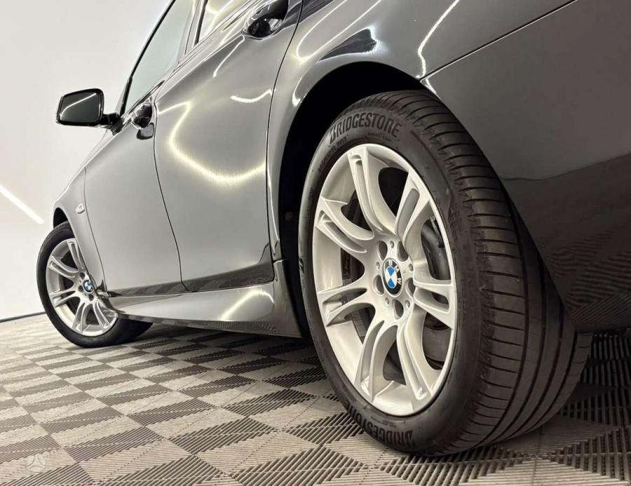 Pelēks BMW 530 2013 Marijampole, ar dzinēja tilpumu 2.99 L un nobraukumu 310 tūkst. km par 10950 €, foto 23 vietnē AUTOMOTO.COM.LV