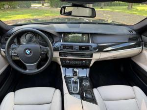 Grey BMW 530 2013 in Marijampole, with an engine capacity of 2.99 L and mileage of 270 thousand km for 9300 €, photo 11 on AUTOMOTO.COM.LV