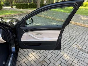 Grey BMW 530 2013 in Marijampole, with an engine capacity of 2.99 L and mileage of 270 thousand km for 9300 €, photo 19 on AUTOMOTO.COM.LV