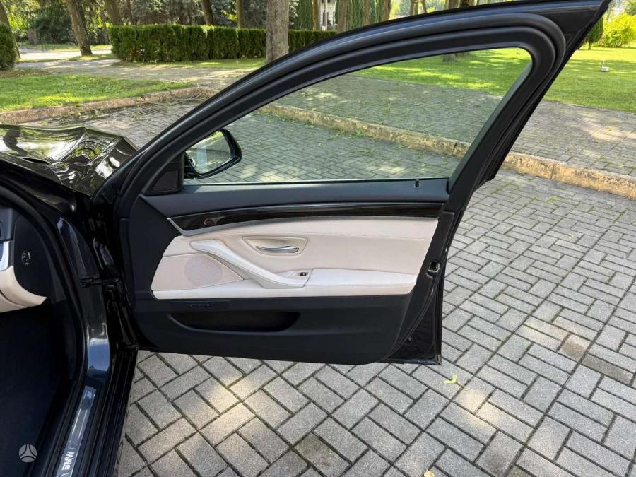 Grey BMW 530 2013 in Marijampole, with an engine capacity of 2.99 L and mileage of 270 thousand km for 9300 €, photo 19 on AUTOMOTO.COM.LV