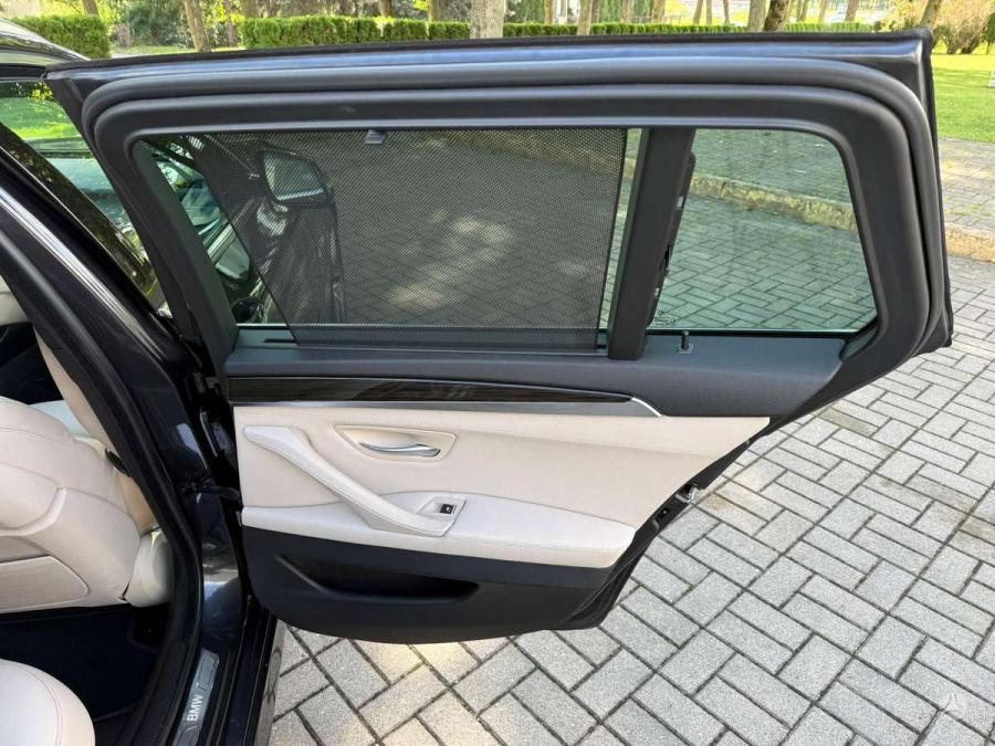 Grey BMW 530 2013 in Marijampole, with an engine capacity of 2.99 L and mileage of 270 thousand km for 9300 €, photo 20 on AUTOMOTO.COM.LV
