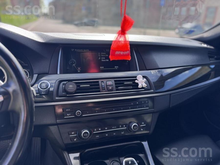 Grey BMW 530 2013 in Kuldiga, with an engine capacity of 3.00 L and mileage of 298 thousand km for 13499 €, photo 10 on AUTOMOTO.COM.LV