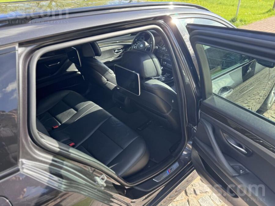 Grey BMW 530 2013 in Kuldiga, with an engine capacity of 3.00 L and mileage of 298 thousand km for 13499 €, photo 12 on AUTOMOTO.COM.LV