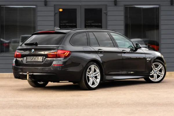 Grey BMW 530 2014 in Jelgava, with an engine capacity of 3.00 L and mileage of 230 thousand km for 15950 €, photo 4 on AUTOMOTO.COM.LV