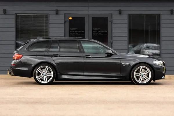 Grey BMW 530 2014 in Jelgava, with an engine capacity of 3.00 L and mileage of 230 thousand km for 15950 €, photo 6 on AUTOMOTO.COM.LV
