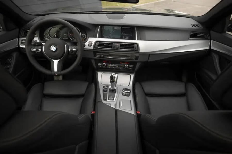 Pelēks BMW 530 2014 Jelgava, ar dzinēja tilpumu 3.00 L un nobraukumu 230 tūkst. km par 15950 €, foto 9 vietnē AUTOMOTO.COM.LV