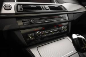 Pelēks BMW 530 2014 Jelgava, ar dzinēja tilpumu 3.00 L un nobraukumu 230 tūkst. km par 15950 €, foto 16 vietnē AUTOMOTO.COM.LV