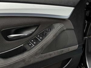 Pelēks BMW 530 2014 Jonava, ar dzinēja tilpumu 3.00 L un nobraukumu 299 tūkst. km par 10499 €, foto 37 vietnē AUTOMOTO.COM.LV