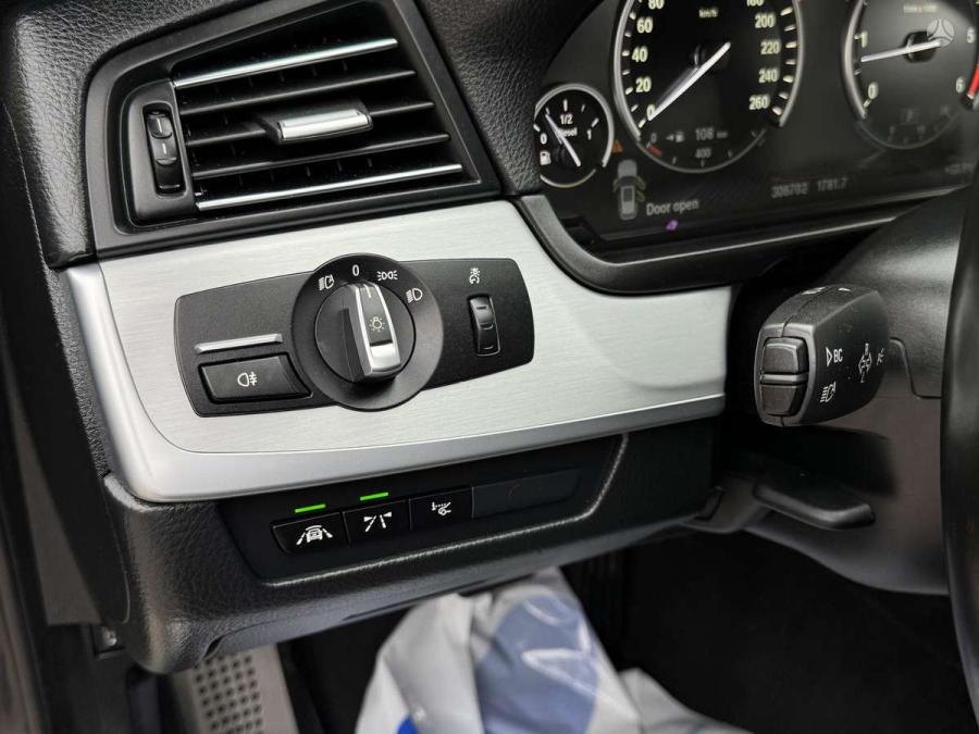 Pelēks BMW 530 2014 Jonava, ar dzinēja tilpumu 3.00 L un nobraukumu 299 tūkst. km par 10499 €, foto 40 vietnē AUTOMOTO.COM.LV
