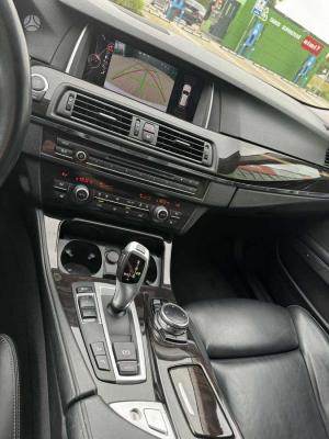 Pelēks BMW 530 2014 Viļņa, ar dzinēja tilpumu 2.99 L un nobraukumu 210 tūkst. km par 10900 €, foto 14 vietnē AUTOMOTO.COM.LV